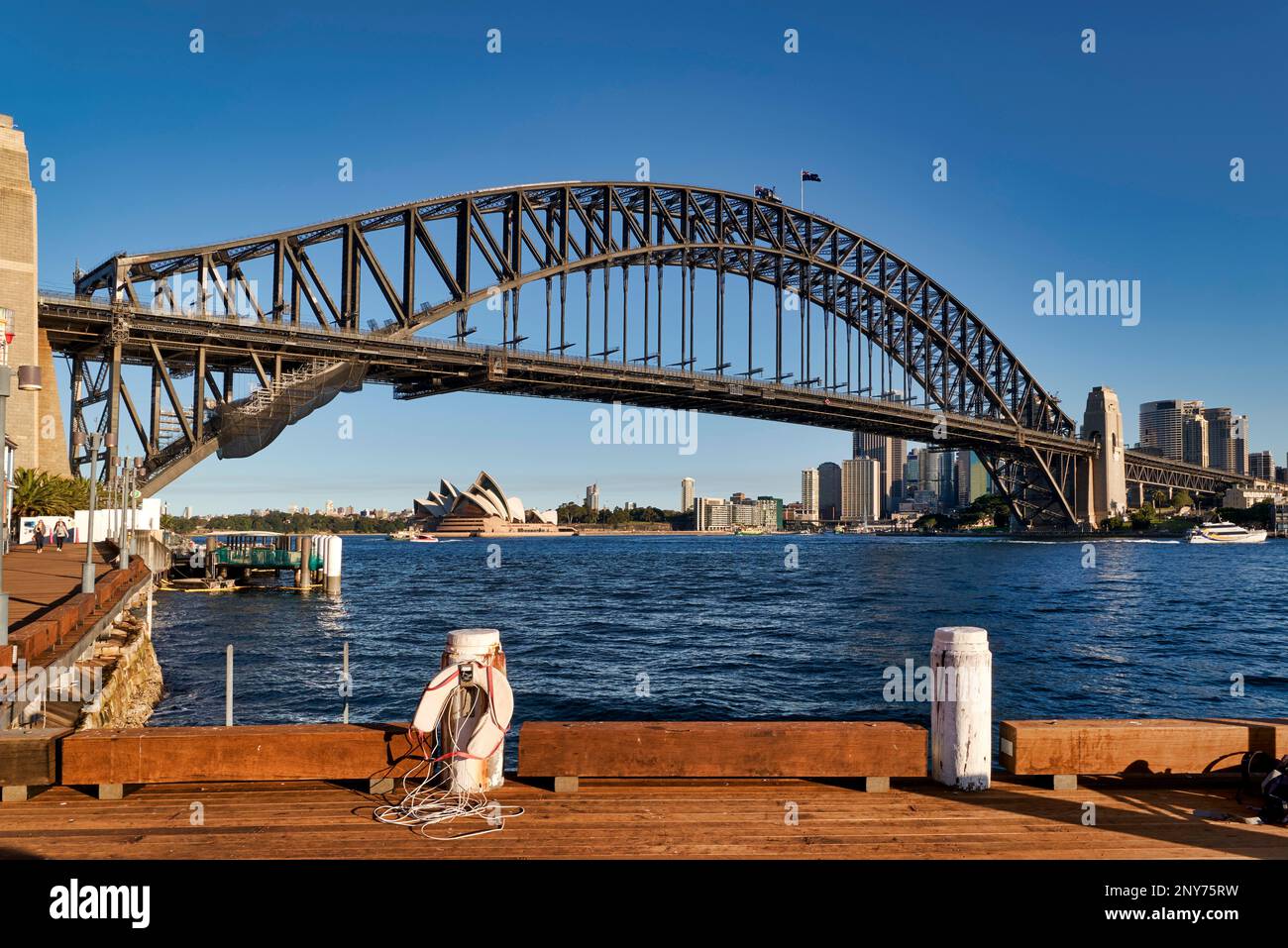 Sydney harbour bridge personne Banque de photographies et d’images à ...