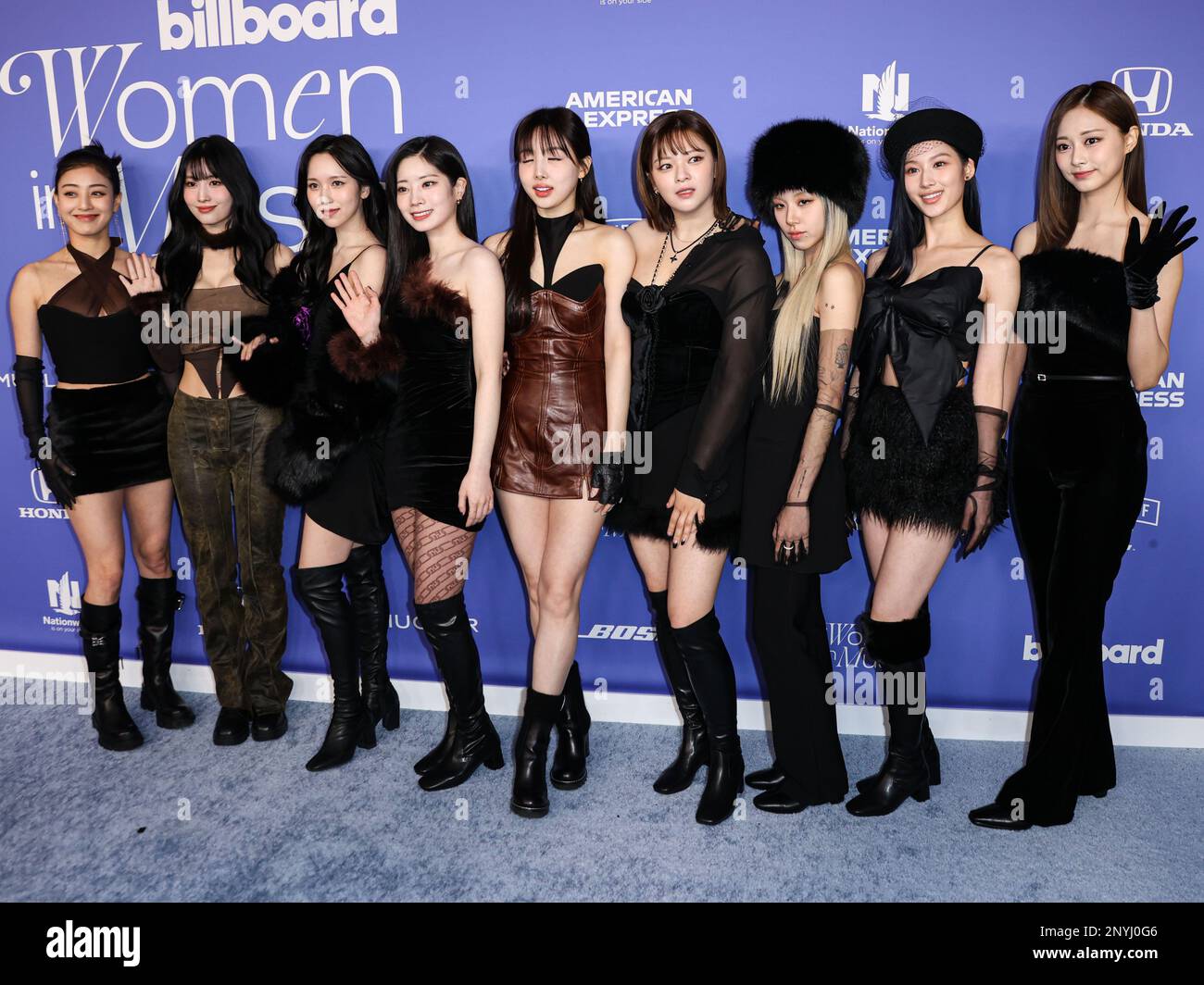 INGLEWOOD, LOS ANGELES, CALIFORNIE, États-Unis - MARS 01: Jihyo, Momo ...