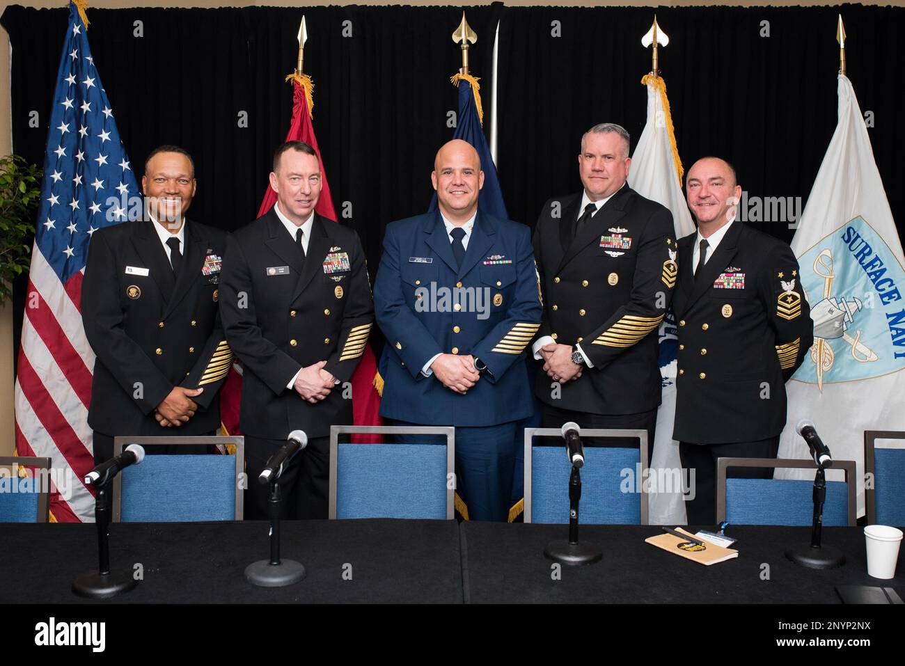 230110-N-TH560-0129 ARLINGTON, Virginie (le 10 janvier 2023) – de ...