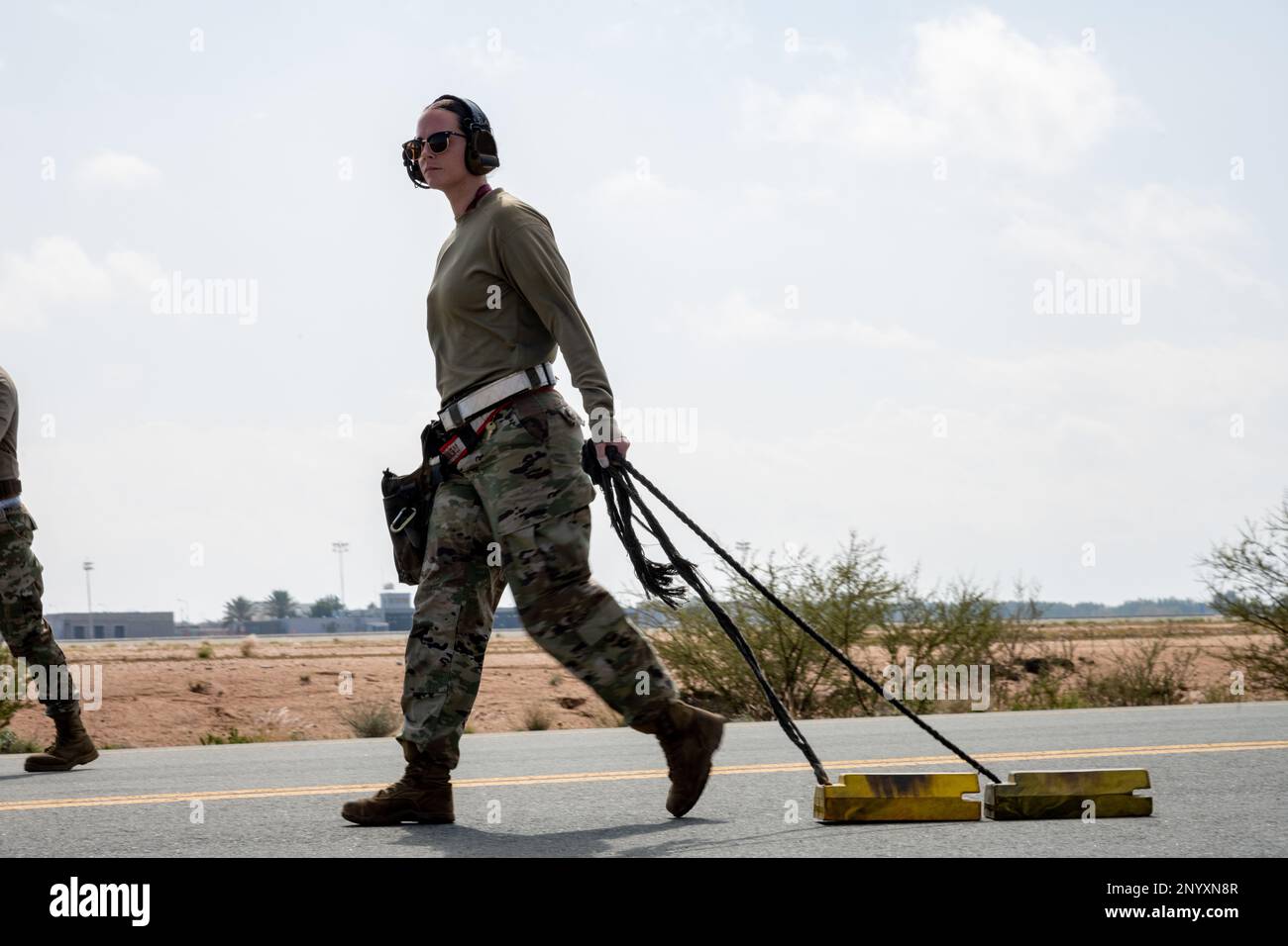 ÉTATS-UNIS Airman Amanda Godfrey, un membre de l'équipage de chargement ...