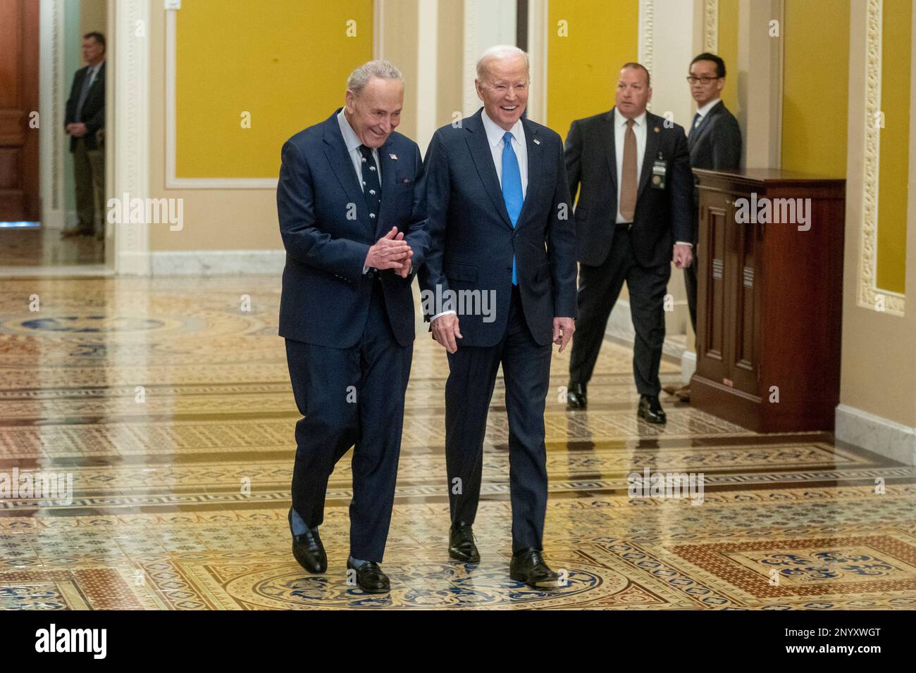 Le président AMÉRICAIN Joe Biden et le chef de la majorité au Sénat ...
