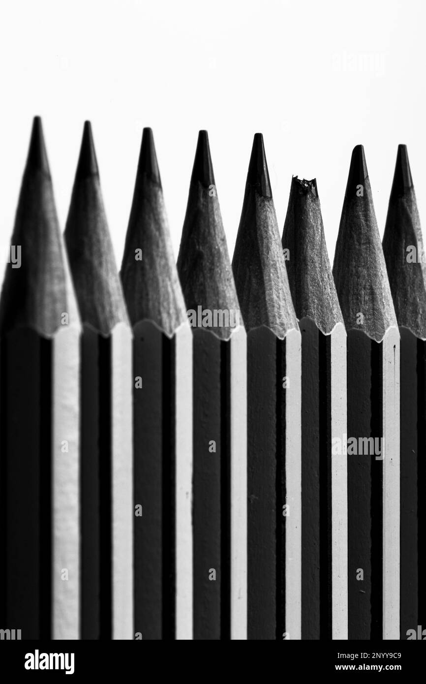 Broken pencil drawing Banque d'images noir et blanc - Alamy