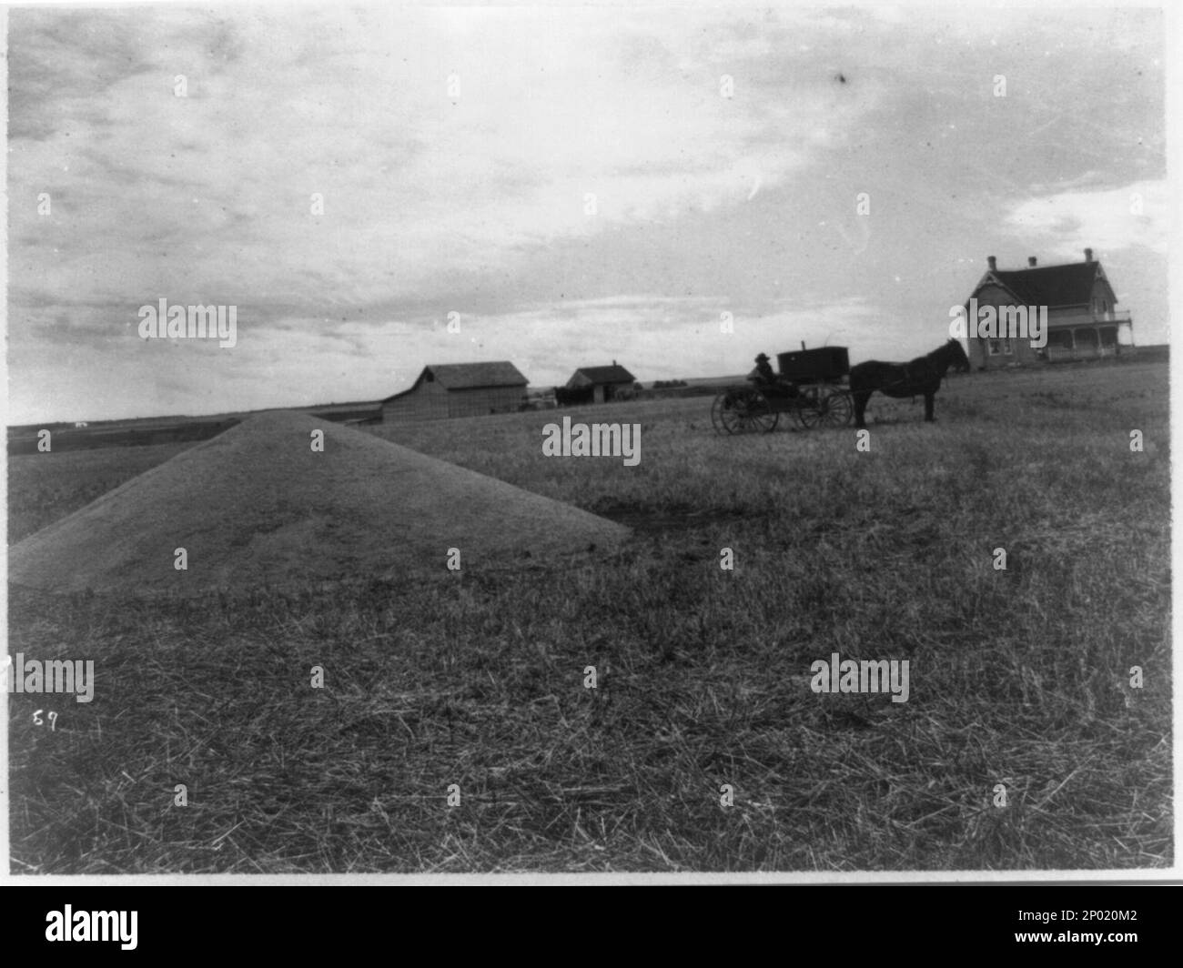Fermière 1920 Banque d'images noir et blanc - Alamy