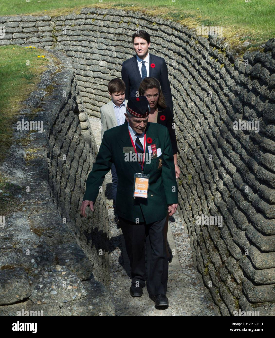 Richard Read, whose father fought at Vimy, guides Canadian Prime ...