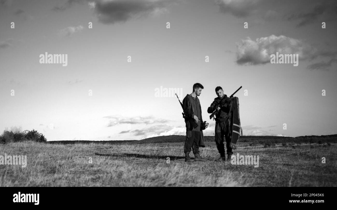 Chasseurs Avec Fusil De Chasse Calibres De Fusils De Chasse Chasseurs En Vêtements De