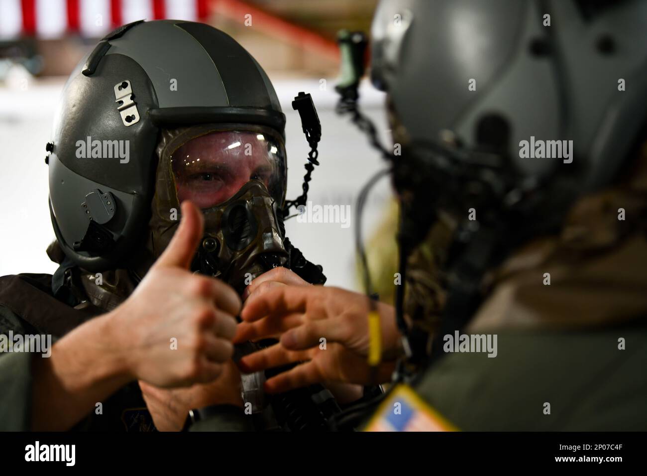 Le Sgt. Mitchell Baker, maître de charge affecté à l'escadron de ...