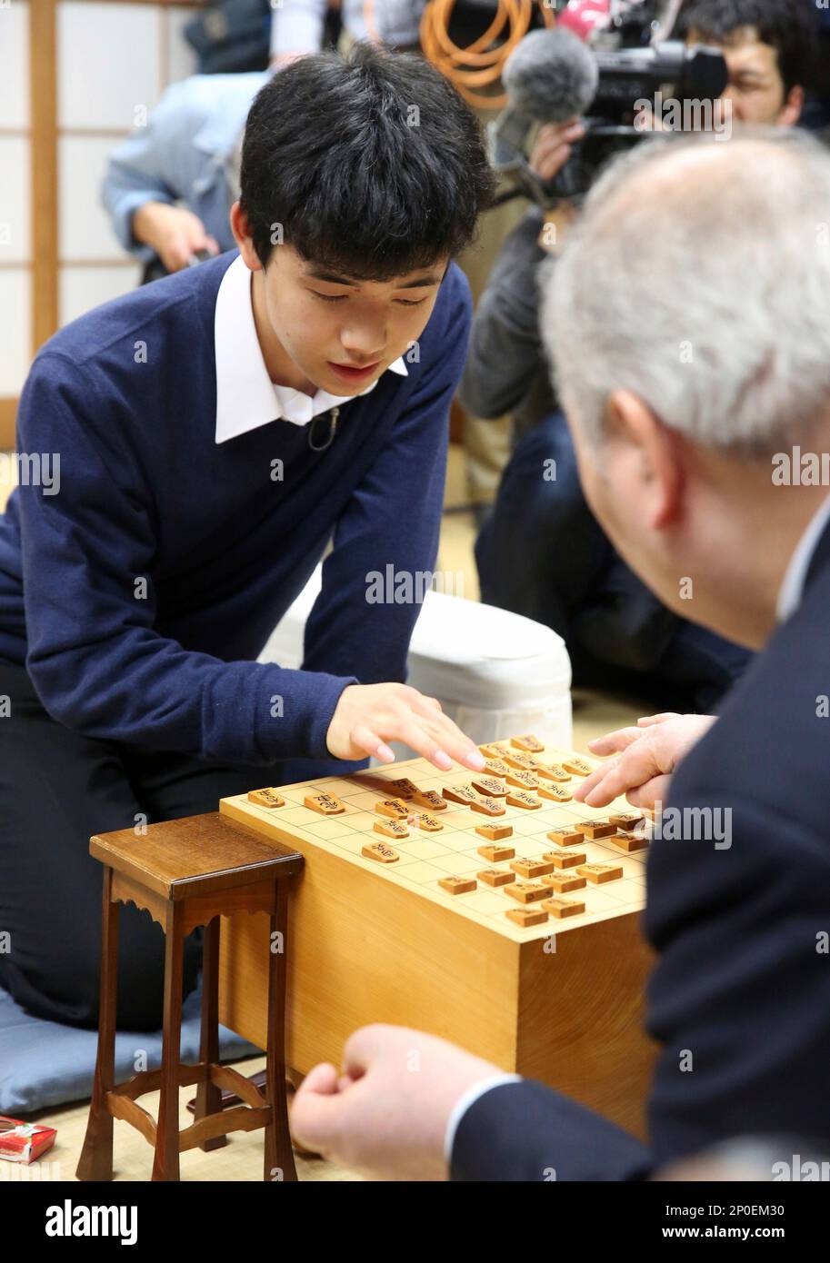 14-year-old Sota Fujii (L), the youngest professional shogi player ...