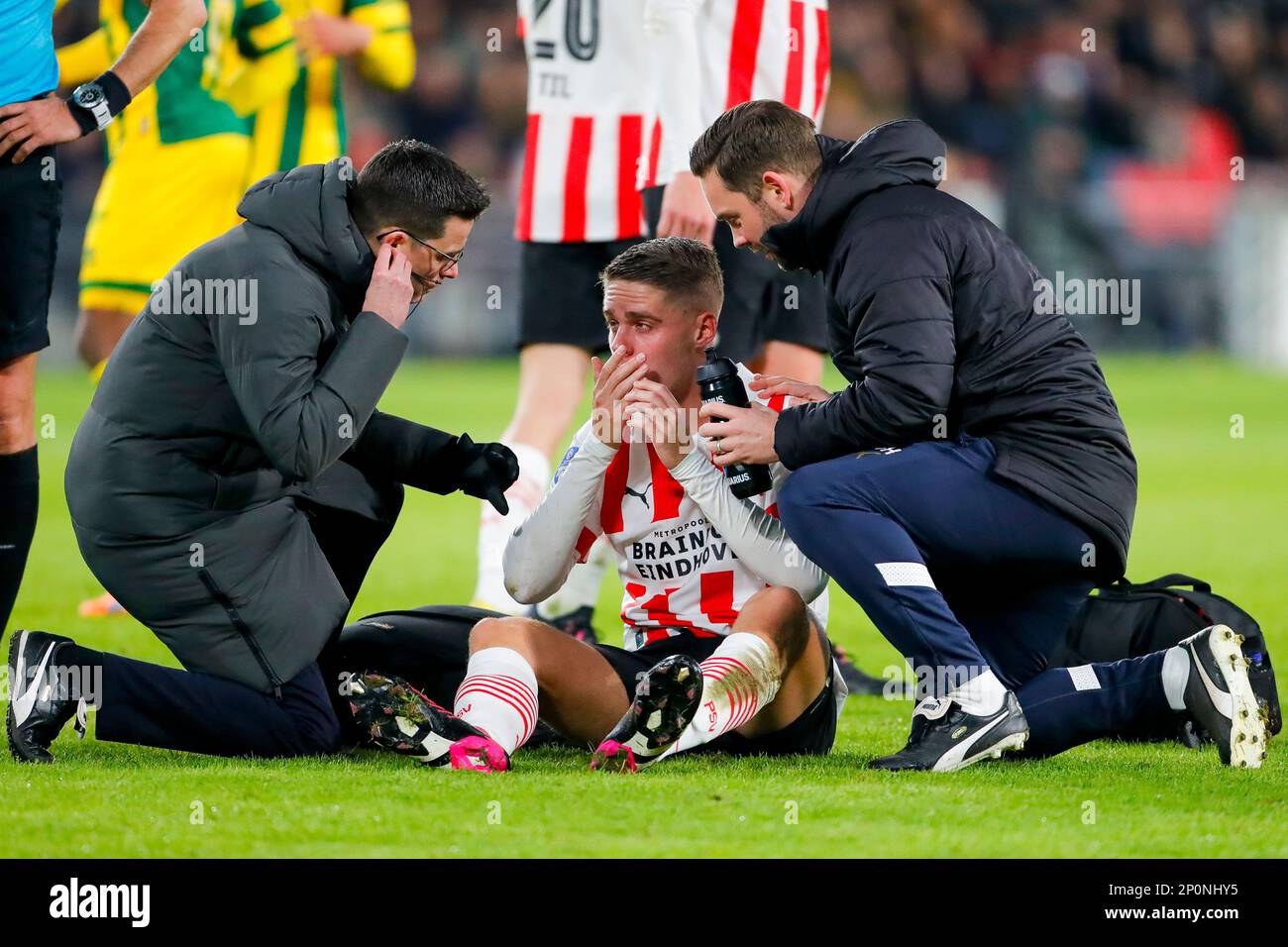 02-03-2023: Sport: PSV v ADO (KNVB Cup) EINDHOVEN, PAYS-BAS - MARS 2: Joey Veerman (PSV) blessé ...