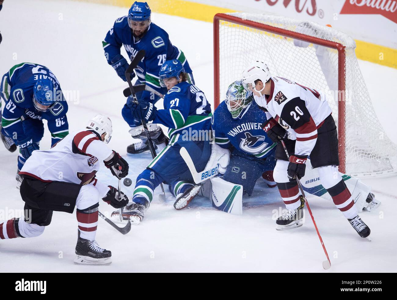 Arizona Coyotes' Jamie McGinn, front left, scores a goal against ...