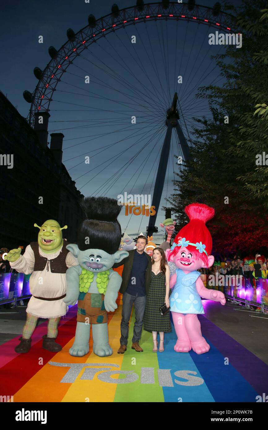 Actors Justin Timberlake and Anna Kendrick, centre, pose with people ...