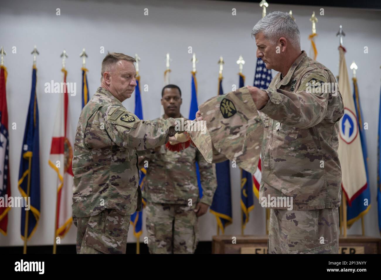 Alabama National Guardsmen, Brig. Le général Thomas Vickers (à gauche ...