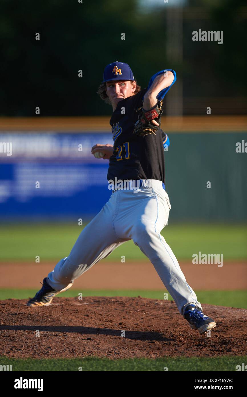 Alamo Heights Mules starting pitcher Forrest Whitley (21) delivers a ...