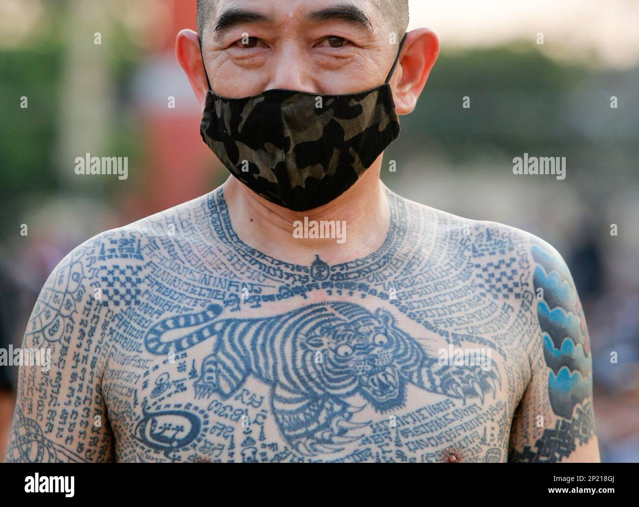Bangkok, Thaïlande. 04th mars 2023. Le tatouage tigre d'un dévot est vu ...