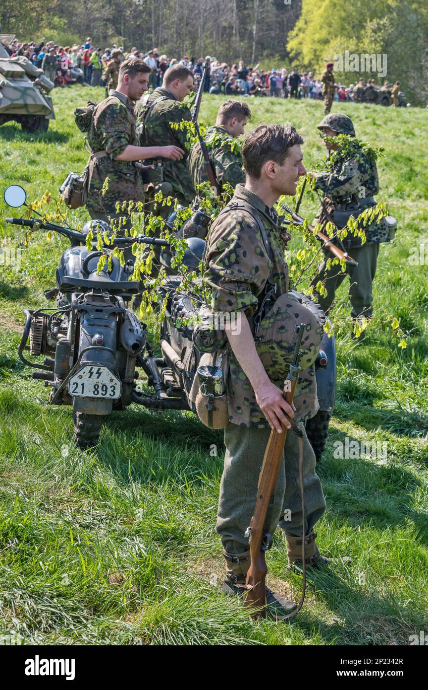 Réacteurs en uniformes de Waffen-SS troupes allemandes, BMW R-71, 1939 ...