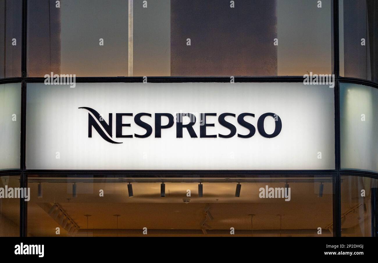 Nespresso sign Banque de photographies et d’images à haute résolution ...