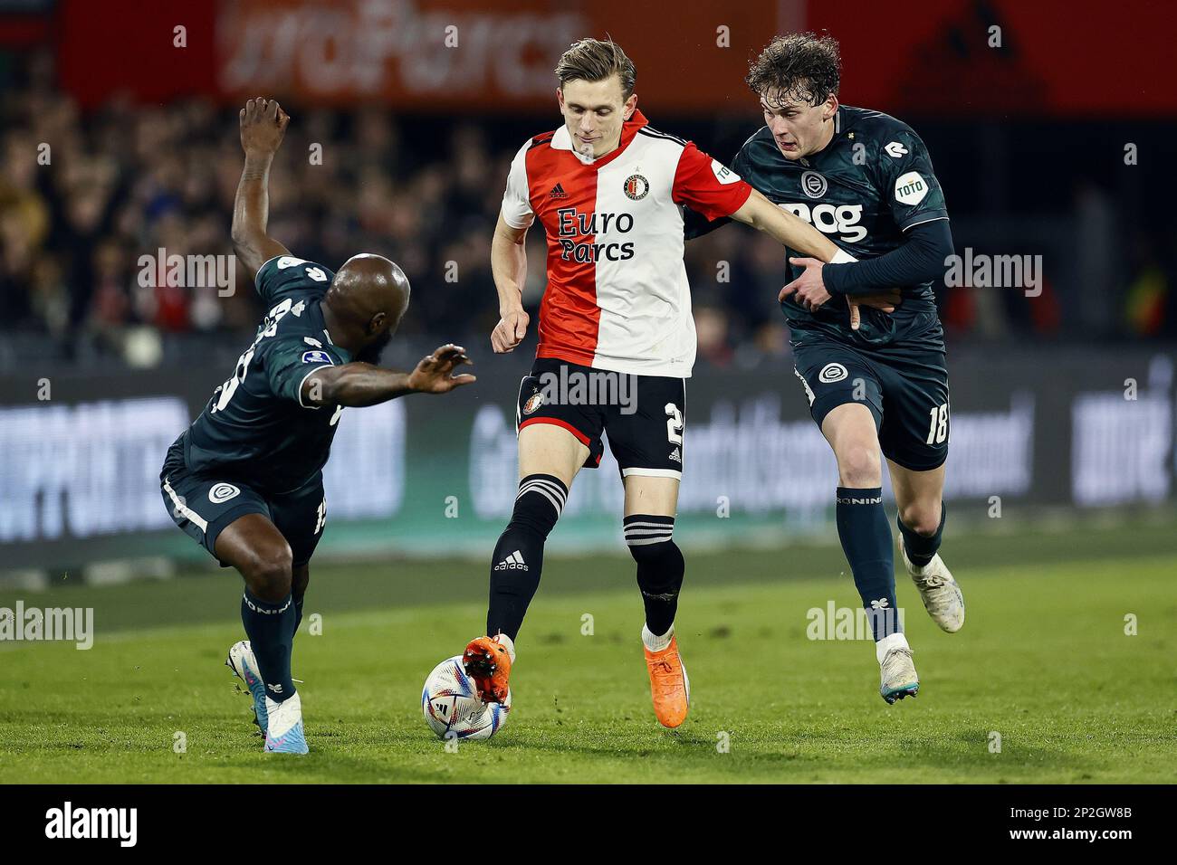 ROTTERDAM - (l-r) JETRO Willems du FC Groningen, Marcus Holmgren ...