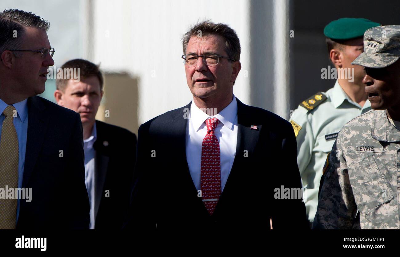 U.S. Defense Secretary Ash Carter, joined by U.S. Army Lt. Gen. Ron ...