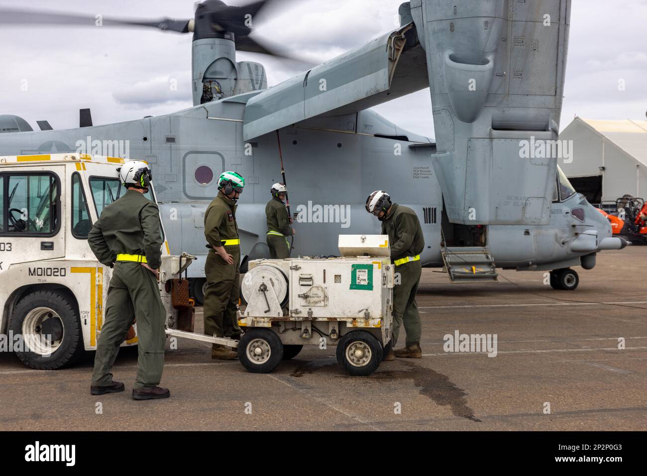 ÉTATS-UNIS Marines avec Marine Medium Tiltrotor Squadron (VMM) 163 ...
