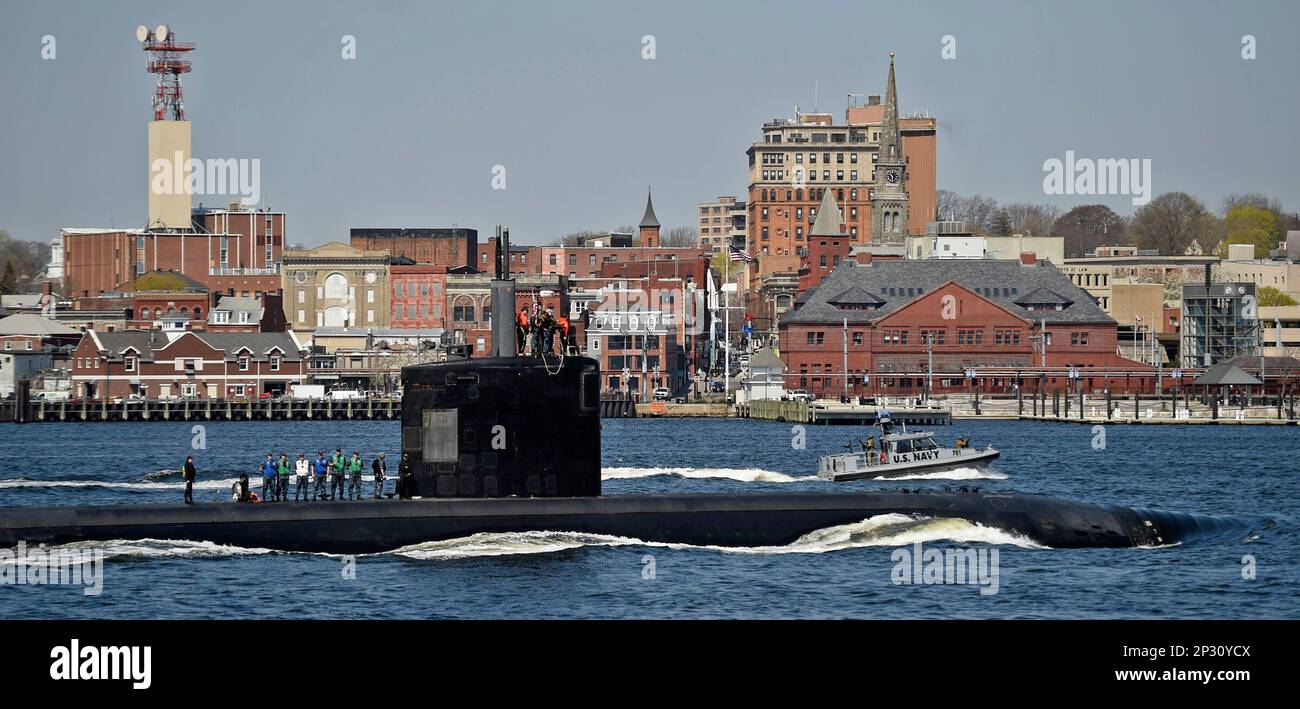 The U.S. Navy Los Angeles Class attack submarine USS Hartford (SSN 768 ...