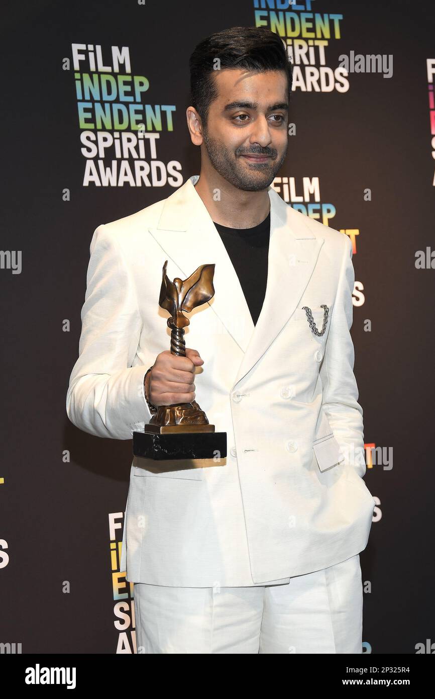 Le réalisateur Saim Sadiq, lauréat du prix du meilleur film ...