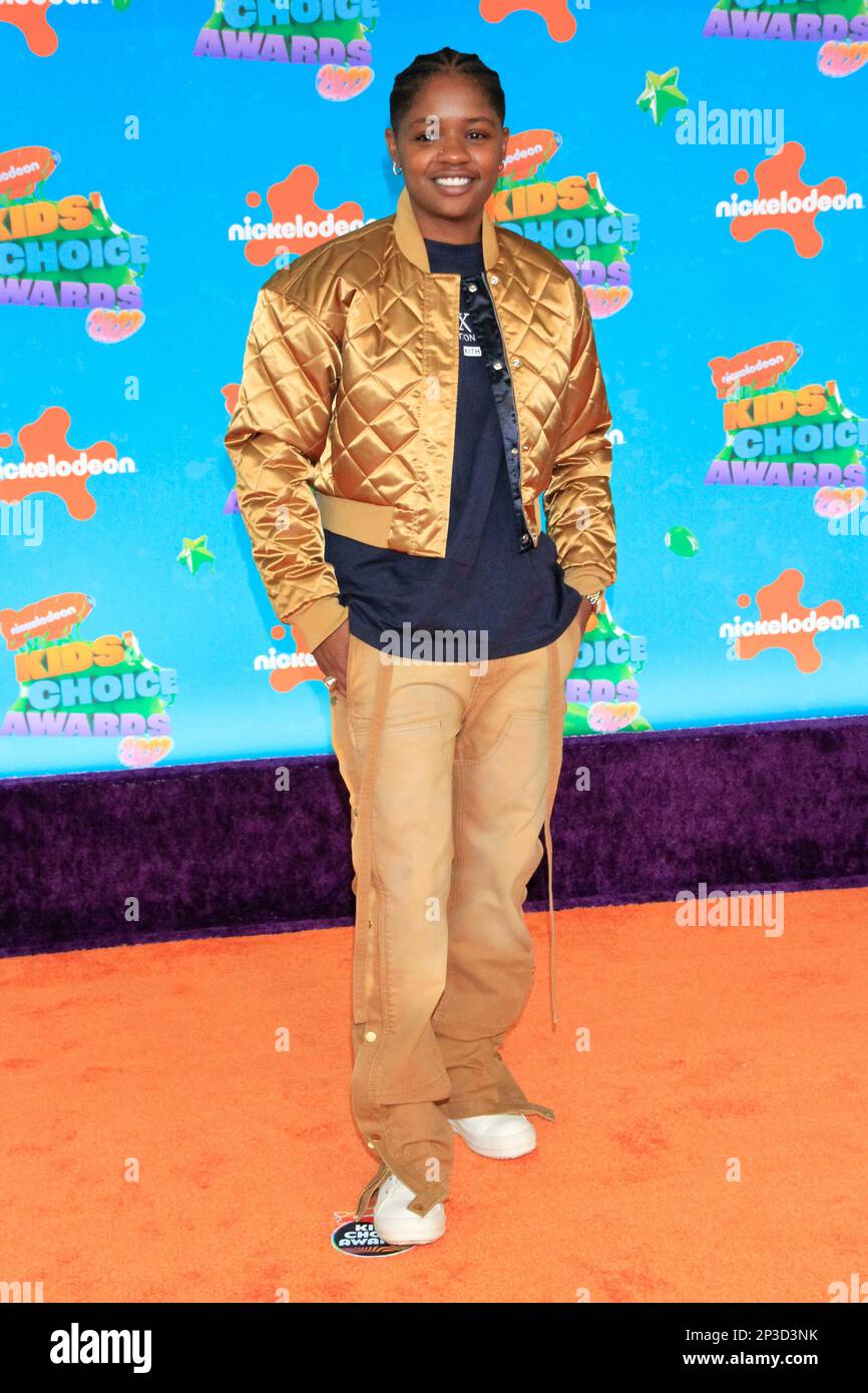 BRE-Z arrive aux Kids' Choice Awards 2023 de Nickeodeon au Microsoft ...