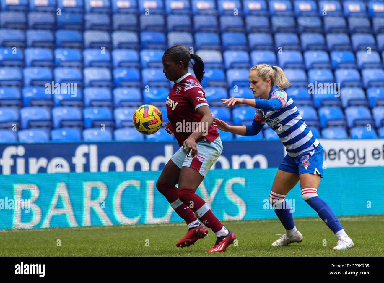 Reading, Angleterre, 5th mars 2023 Viviane Asseyi (26 West Ham) et Faye ...