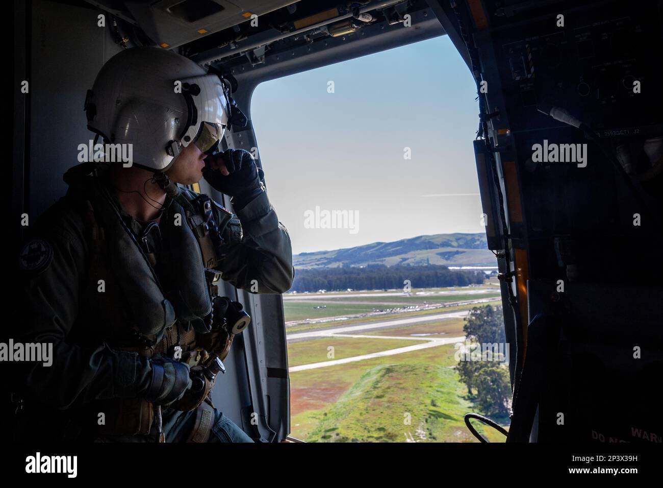 SANTA MARIA, Californie (25 janvier 2023) Naval Air Crewman (mécanique ...