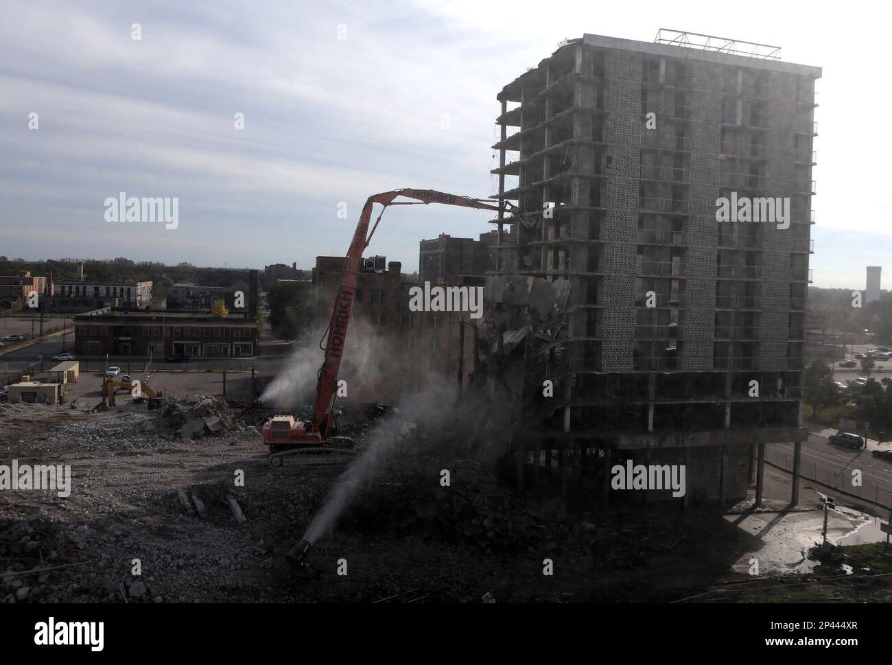 Demolition of the Sheraton Hotel, closed since 1985, continues in Gary ...