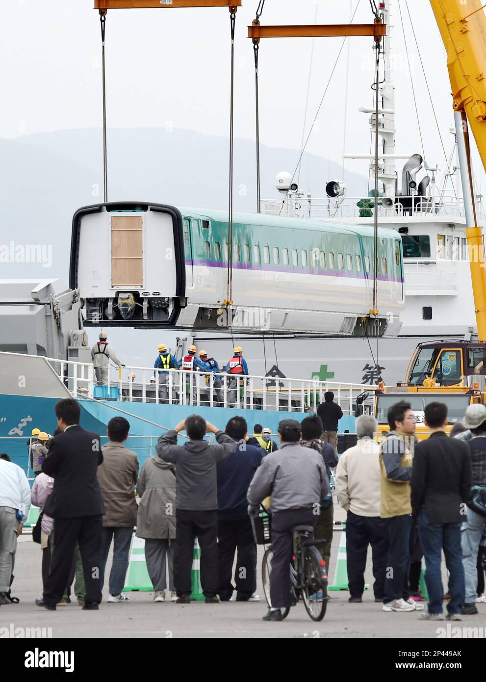 Japan Hokkaido Rariway Co. (JR Hokkaido) unloads a new Shinkanse bullet ...