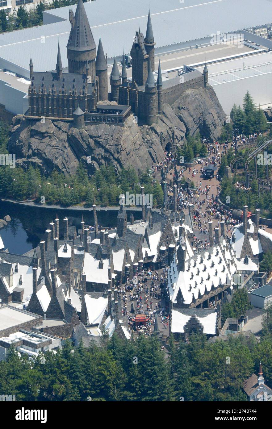 An aerial photo shows the Hogwarts Castle at the Wizarding World of ...