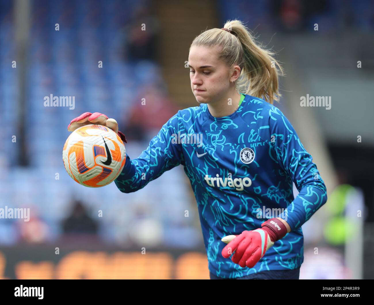 Chelsea Women Emily Orman pendant l'échauffement avant le match pendant ...