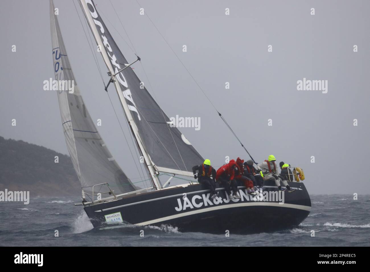 Bodrum, Turquie. 05 février 2023 : les voiliers naviguent par temps ...
