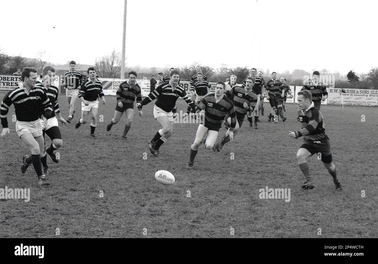 1980s, match de rugby amateur, à l'extérieur sur un terrain, joueurs de ...