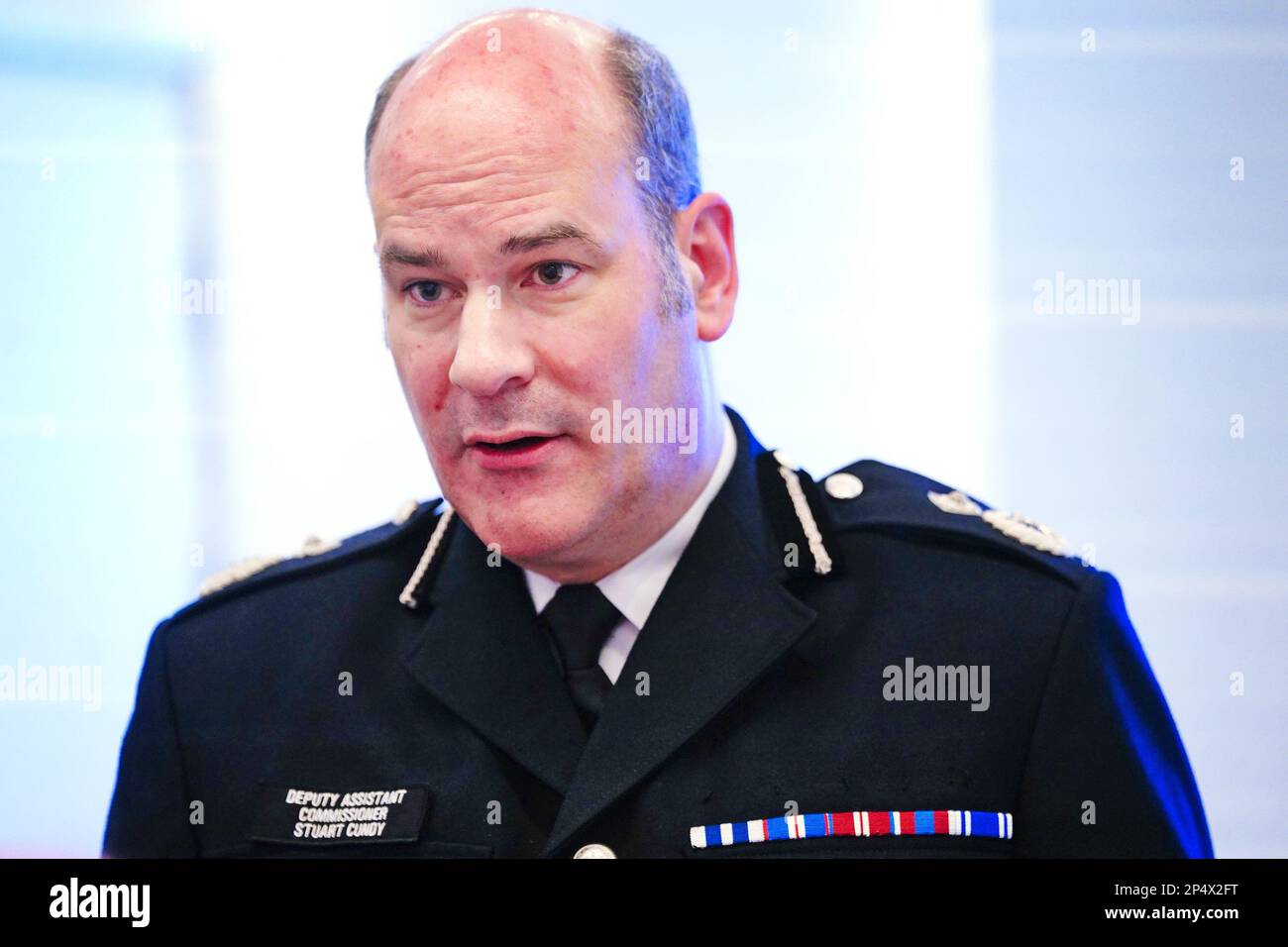 Le sous-commissaire Stuart Cundy s'est adressé aux médias à New ...