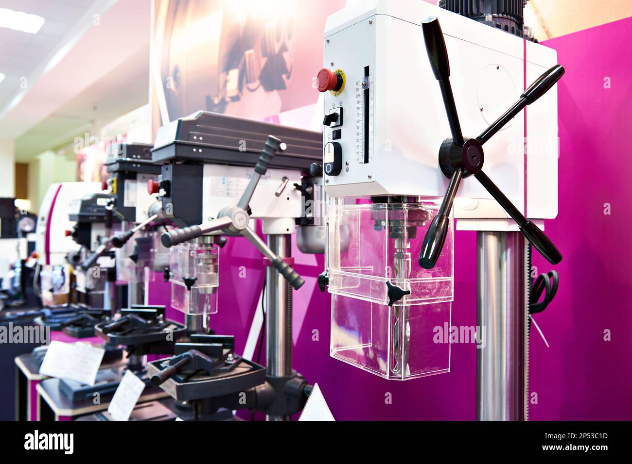 Cutting machines Banque de photographies et d’images à haute résolution ...