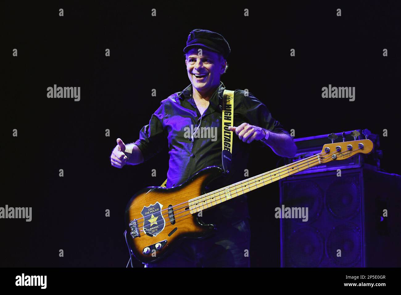 Chanteur et bassiste rodrigo santos Banque de photographies et d’images ...