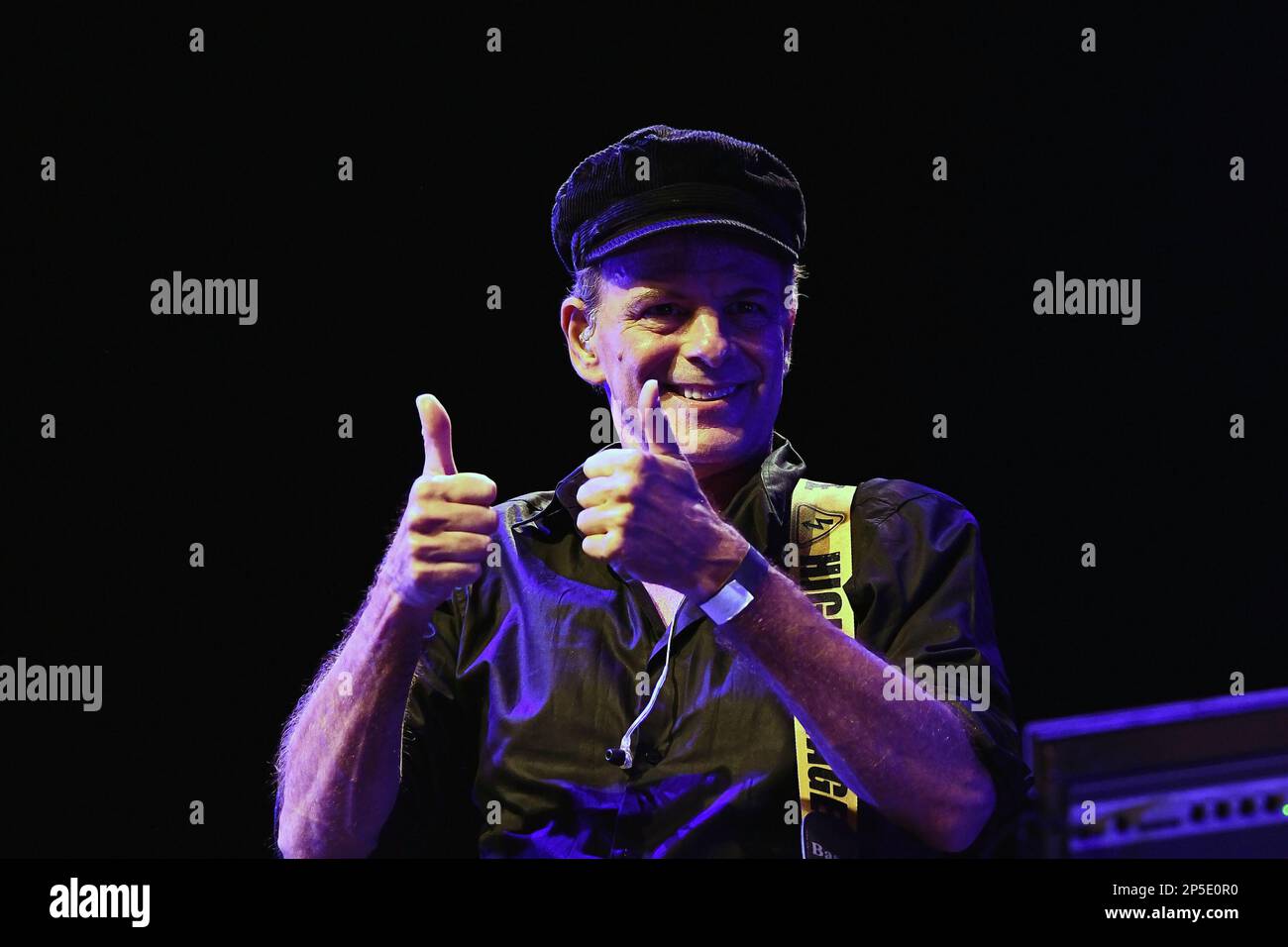 Chanteur et bassiste rodrigo santos Banque de photographies et d’images ...