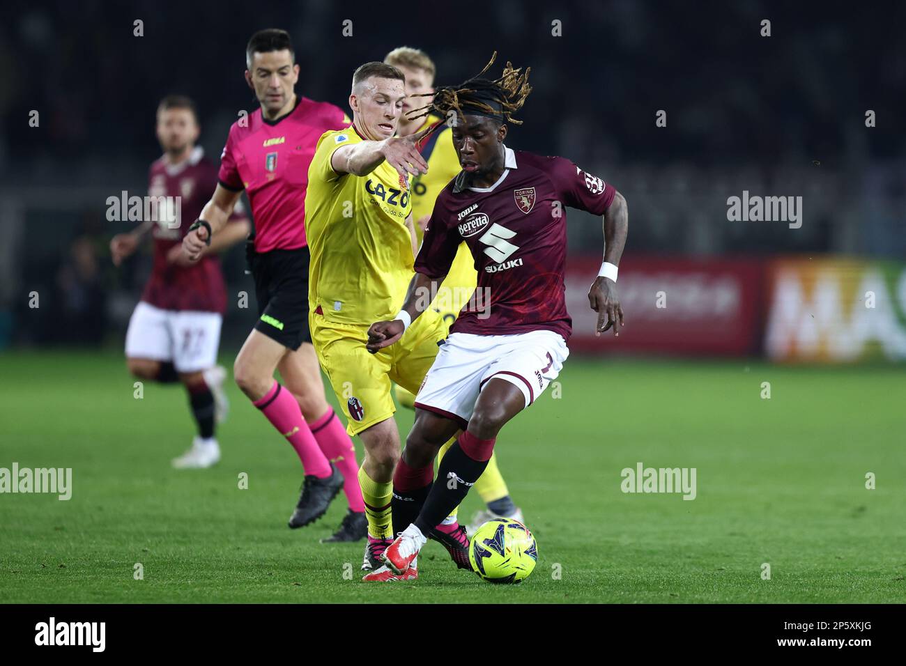 Turin, Italie . 6 mars 2023, Yann Karamoh du FC Torino contrôle le ...