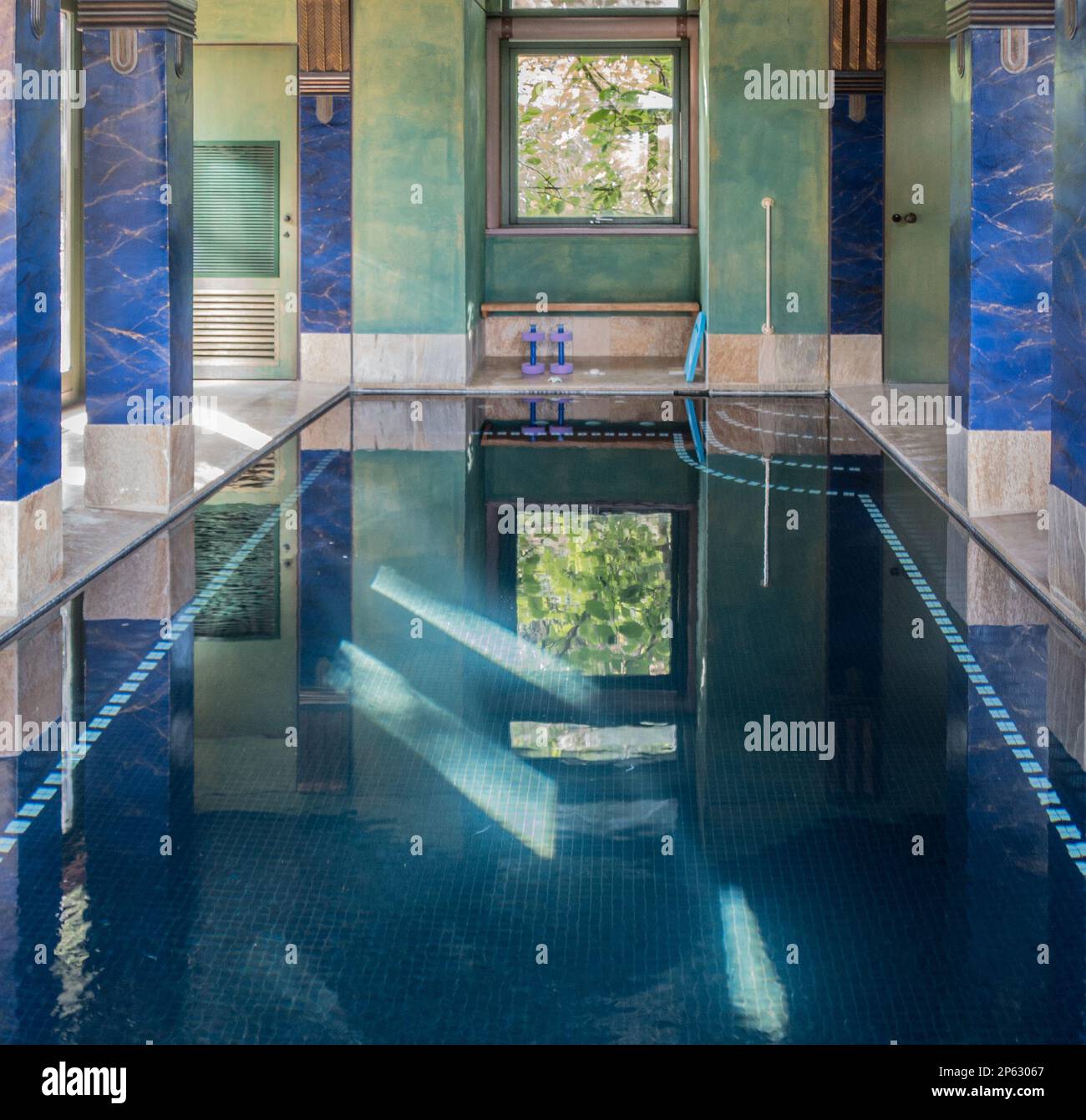 Maison postmoderne Banque de photographies et d’images à haute ...