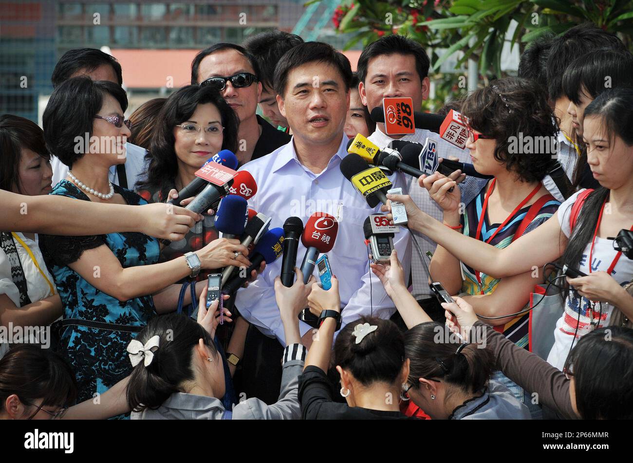 Taiwanese politician and the Mayor of Taipei, Dr Hau Lung-pin, tours ...