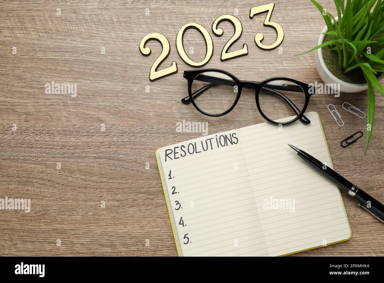 Prendre des résolutions pour la nouvelle année 2023. Composition de ...
