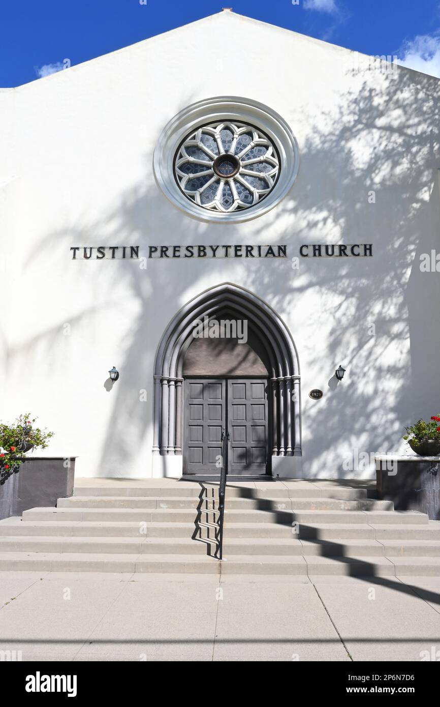TUSTIN, CALIFORNIE - 7 MARS 2023 : gros plan de l'église presbytérienne ...