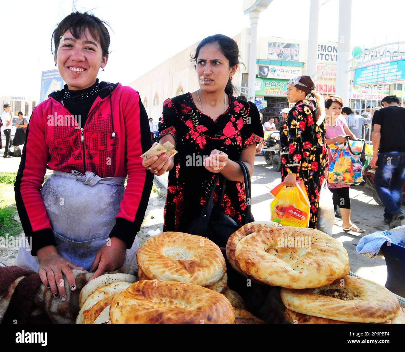 Ouzbek ouzbékistan nan naan marché au pain Banque de photographies et d ...