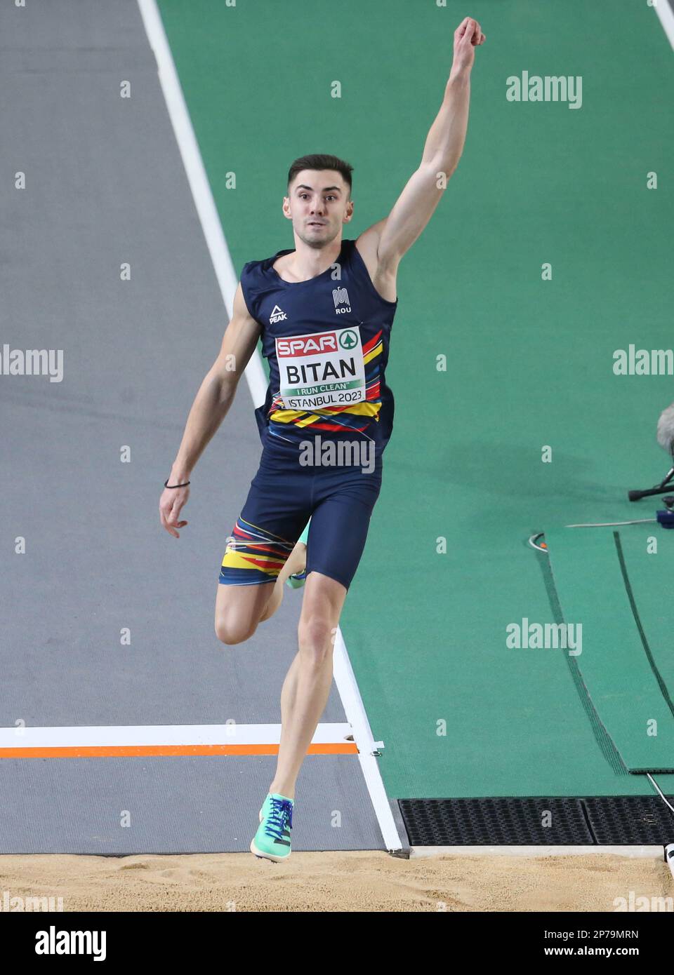 Gabriel BITAN de Roumania long Jump hommes final pendant les ...