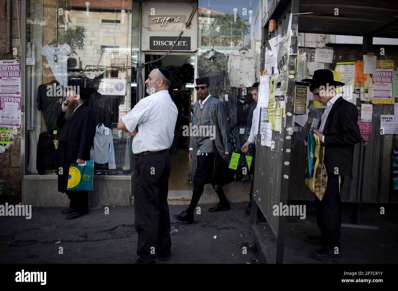 U.S. rapper Jamal "Shyne" Barrow, center, walks down a street in the ...