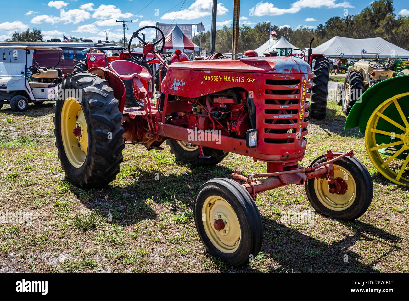 Fort Meade, FL - 24 février 2022 : vue panoramique d'un tracteur Colt ...