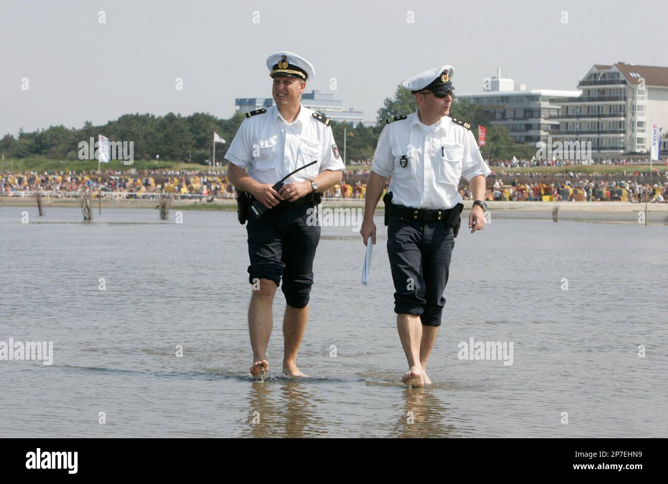 Polizeikommissar Marco Stuhr, links, und Polizeiobermeister Thomas ...