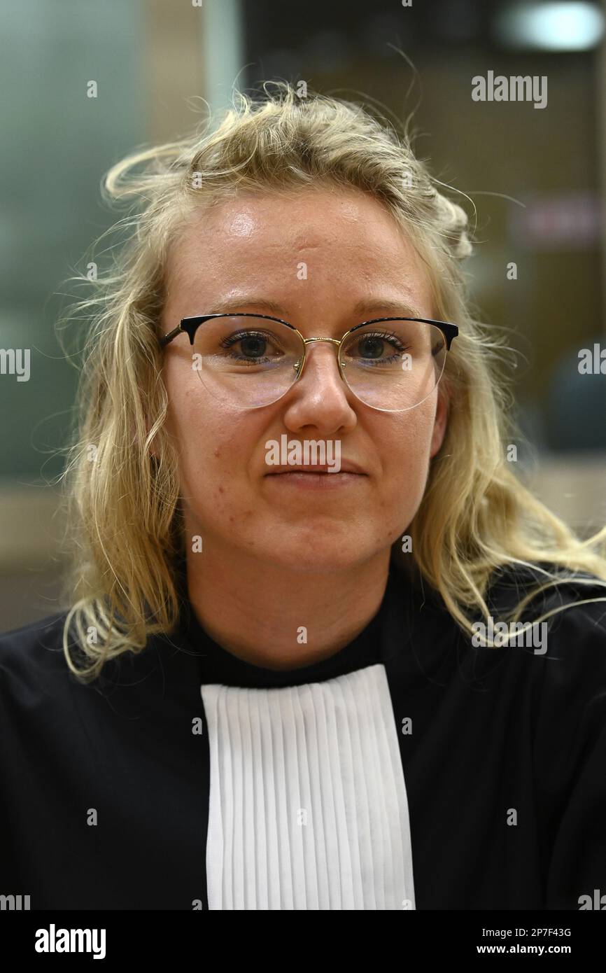 L'avocat Romane Focant photographié pendant la constitution pour les ...
