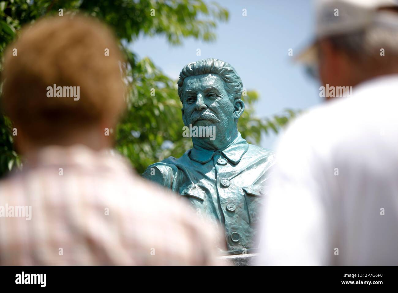 Wayburn Norfleet and Norma Stover, visiting from Indiana, read the ...