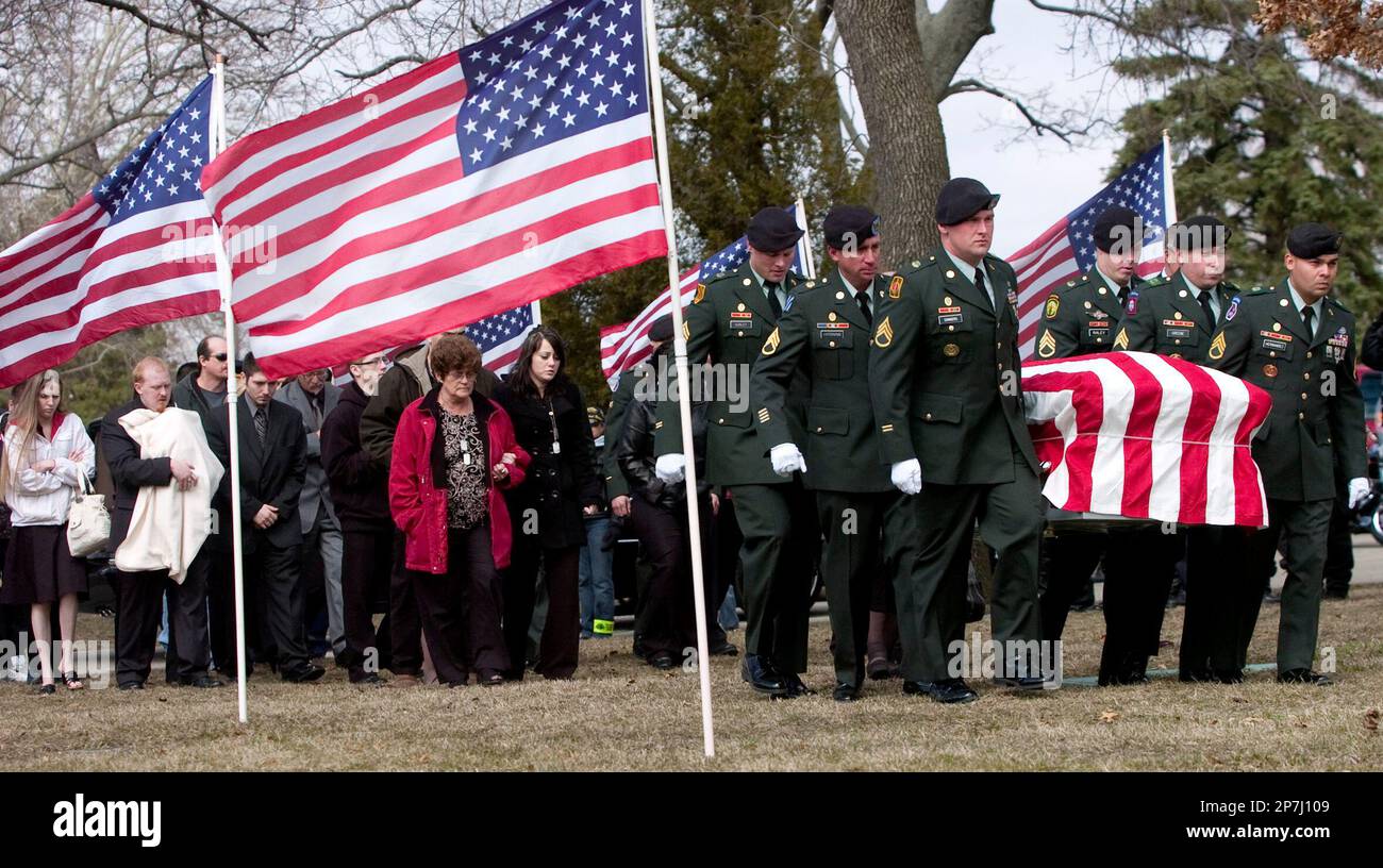 The 787th MP Battalion, Ft Leonard Wood, Mo., Honor Guard carries the ...